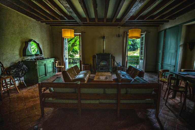 How to get rid of that old house smell - HouseFresh